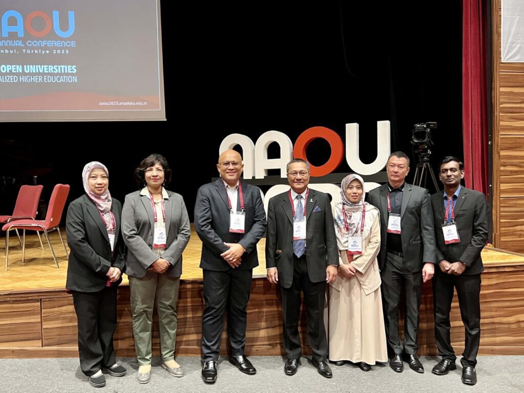 OUM Bags 2 Awards at 36th AAOU Conference - Open University Malaysia